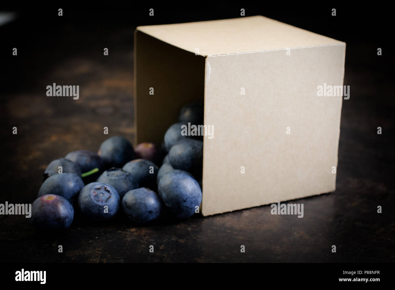 Blueberries in a box hi-res stock photography and images - Alamy