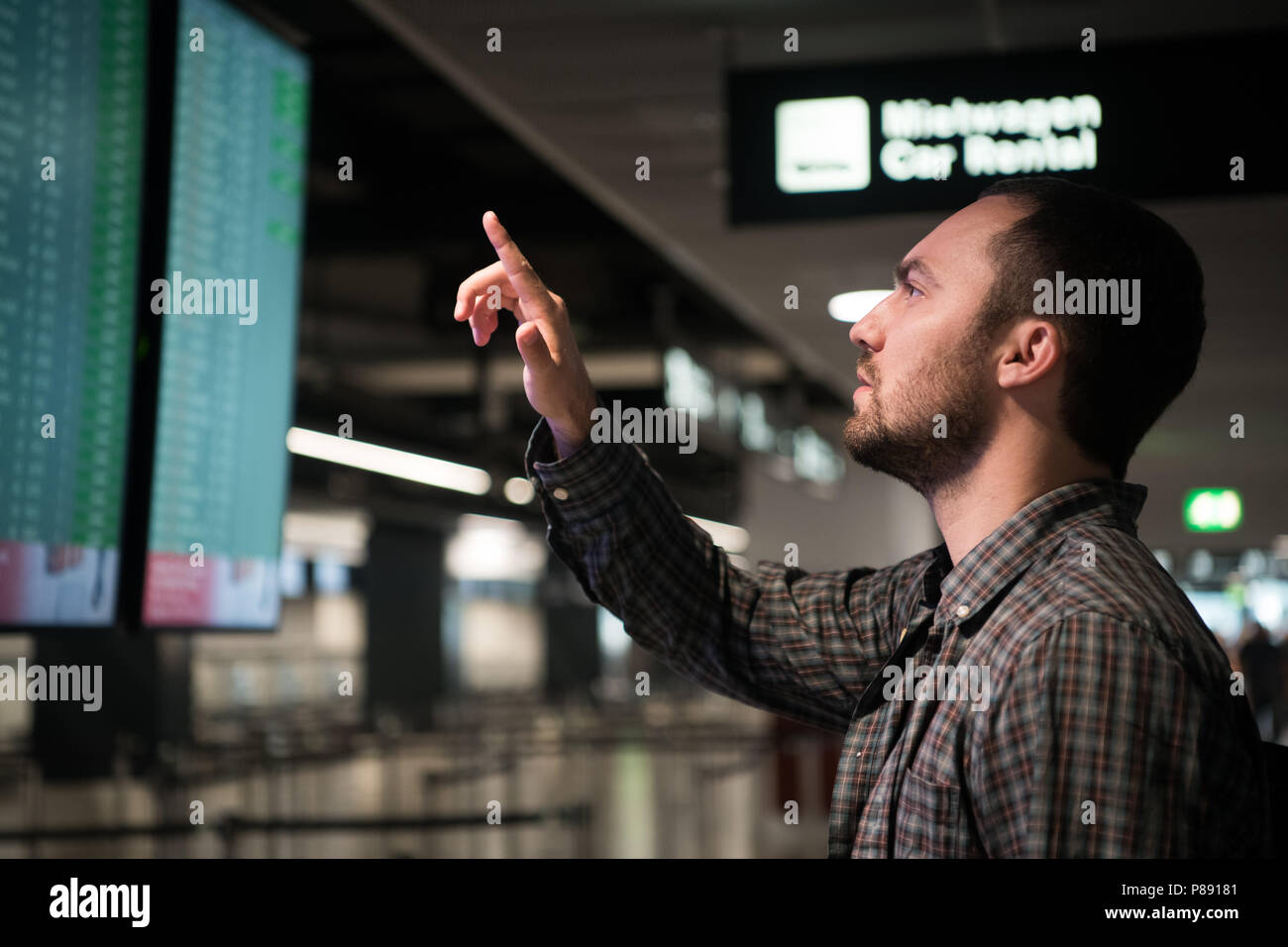 Man time table station hi-res stock photography and images - Alamy