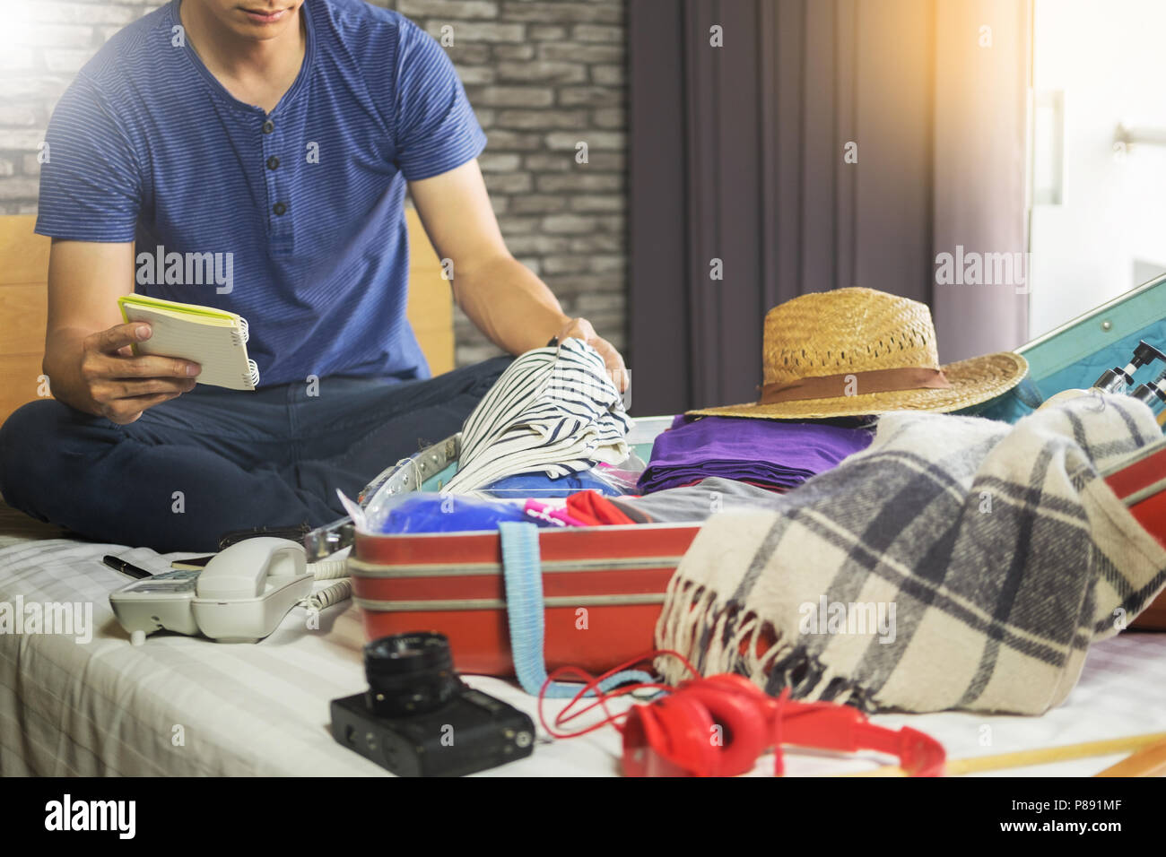 Man note taking map hi-res stock photography and images - Alamy