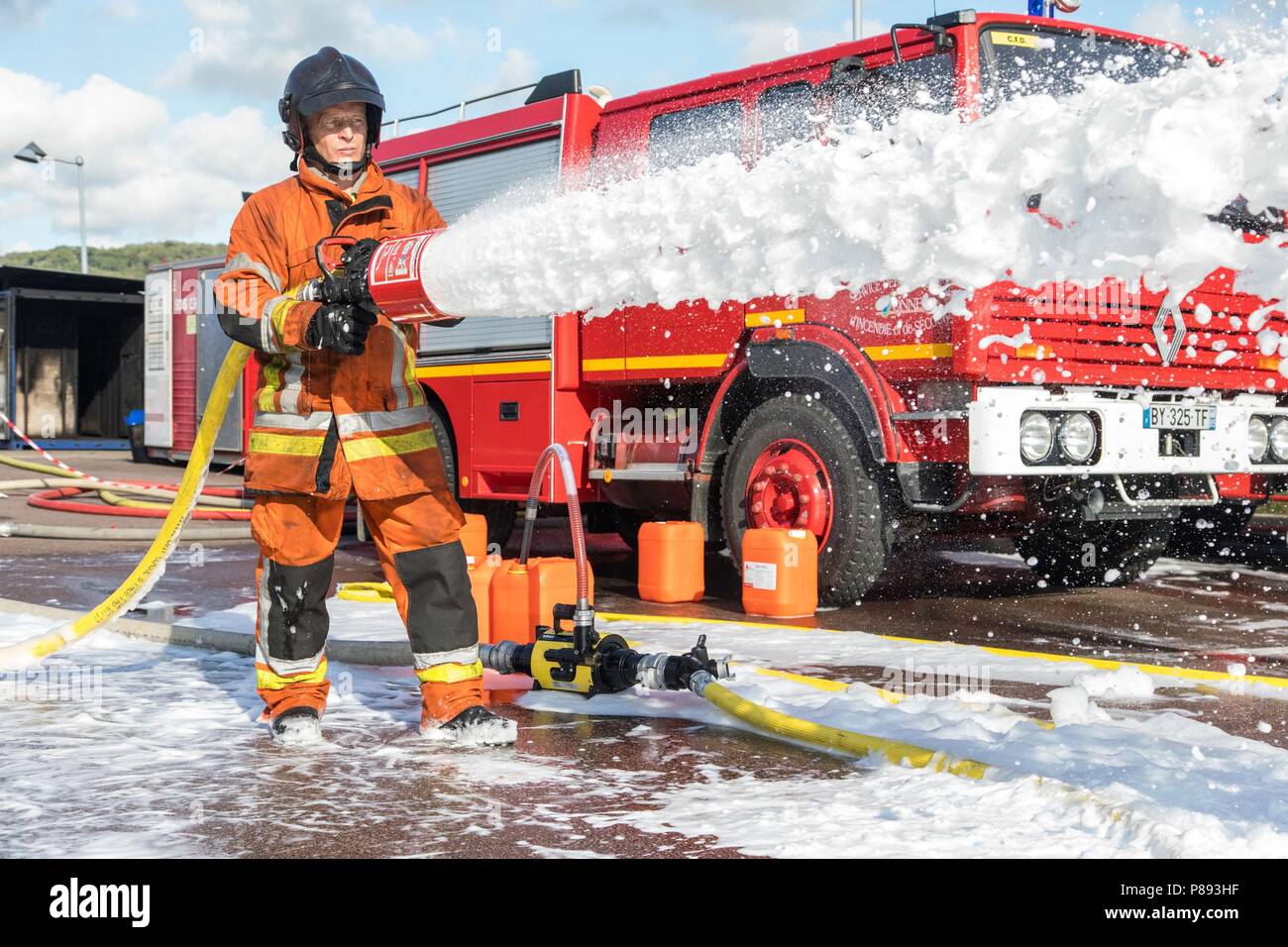 DEMONSTRATION OF FIREFIGHTING MATERIAL Stock Photo - Alamy