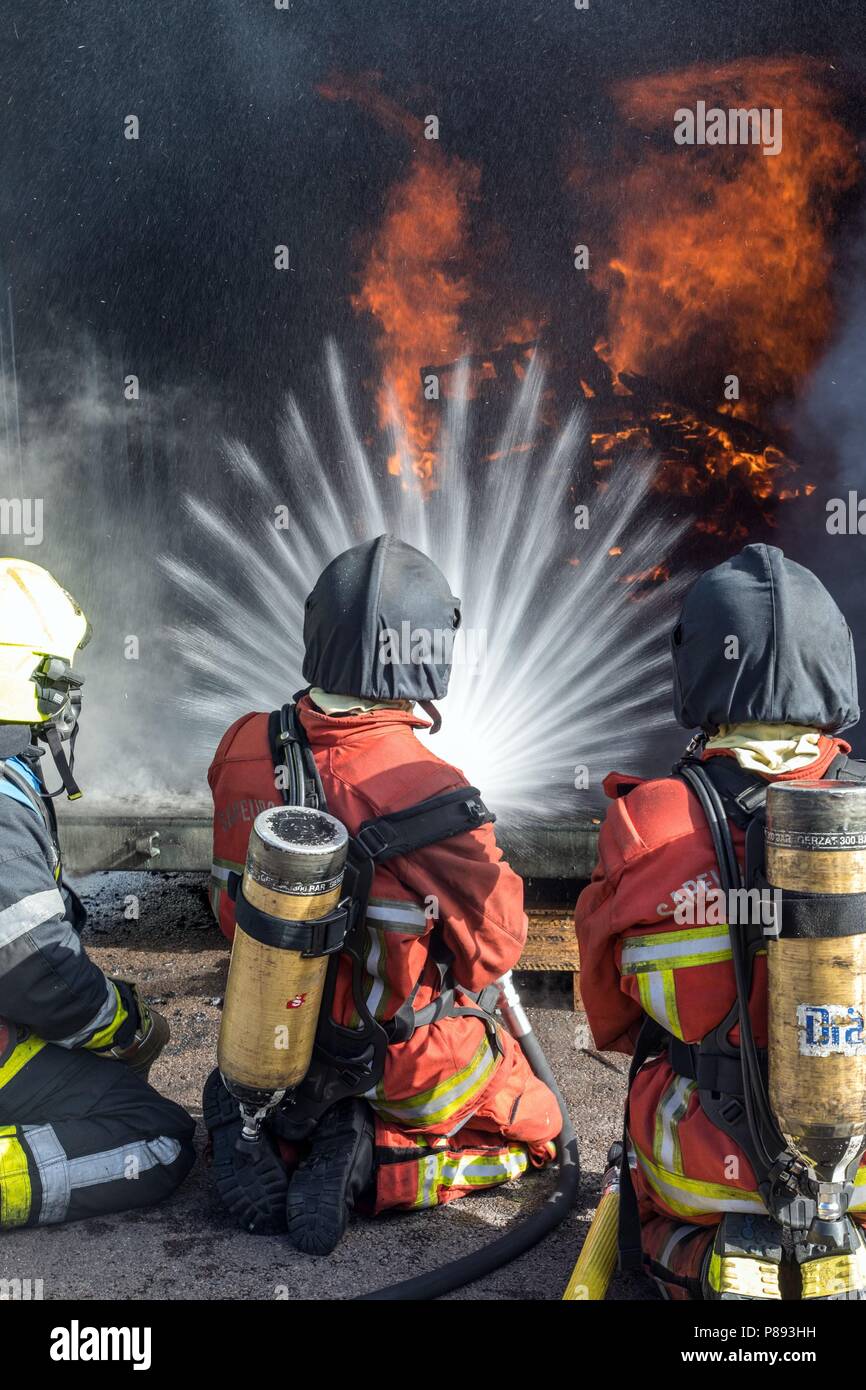 DEMONSTRATION OF FIREFIGHTING MATERIAL Stock Photo - Alamy