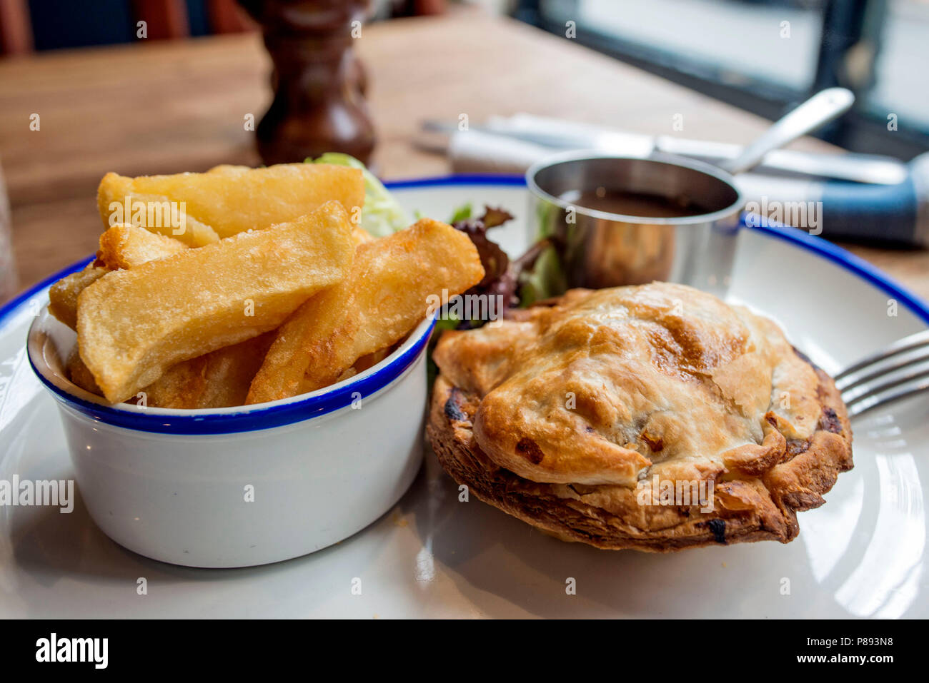 Chicken goats cheese salad hi-res stock photography and images - Alamy