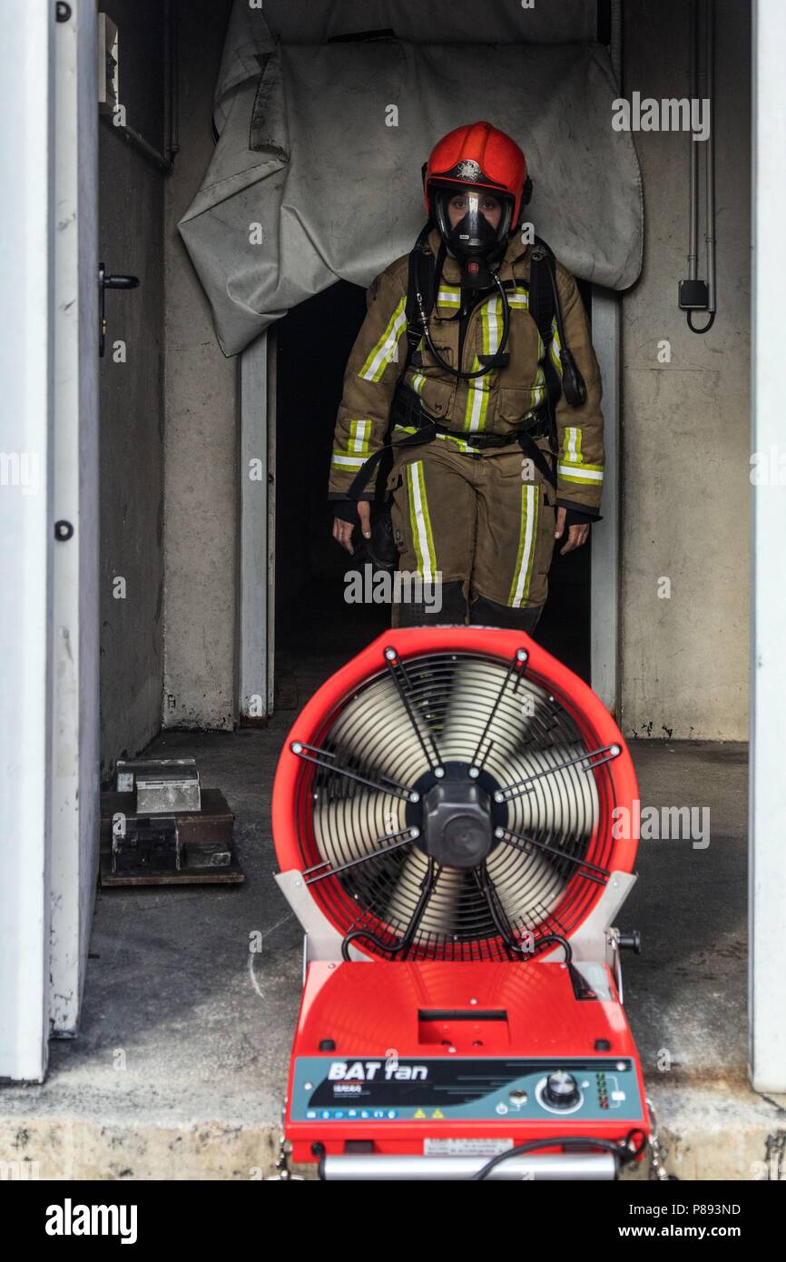 DEMONSTRATION OF FIREFIGHTING MATERIAL Stock Photo - Alamy