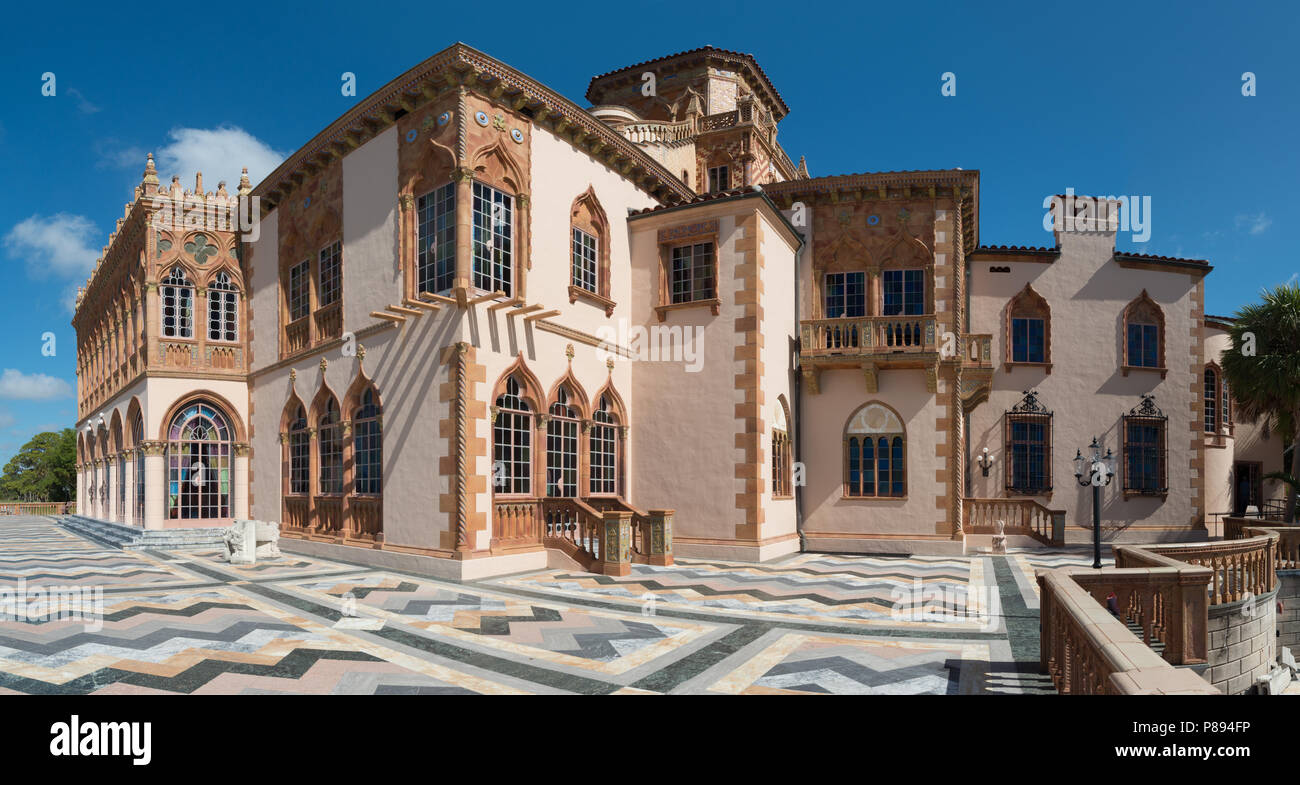 Mediterranean revival architecture hi-res stock photography and images ...
