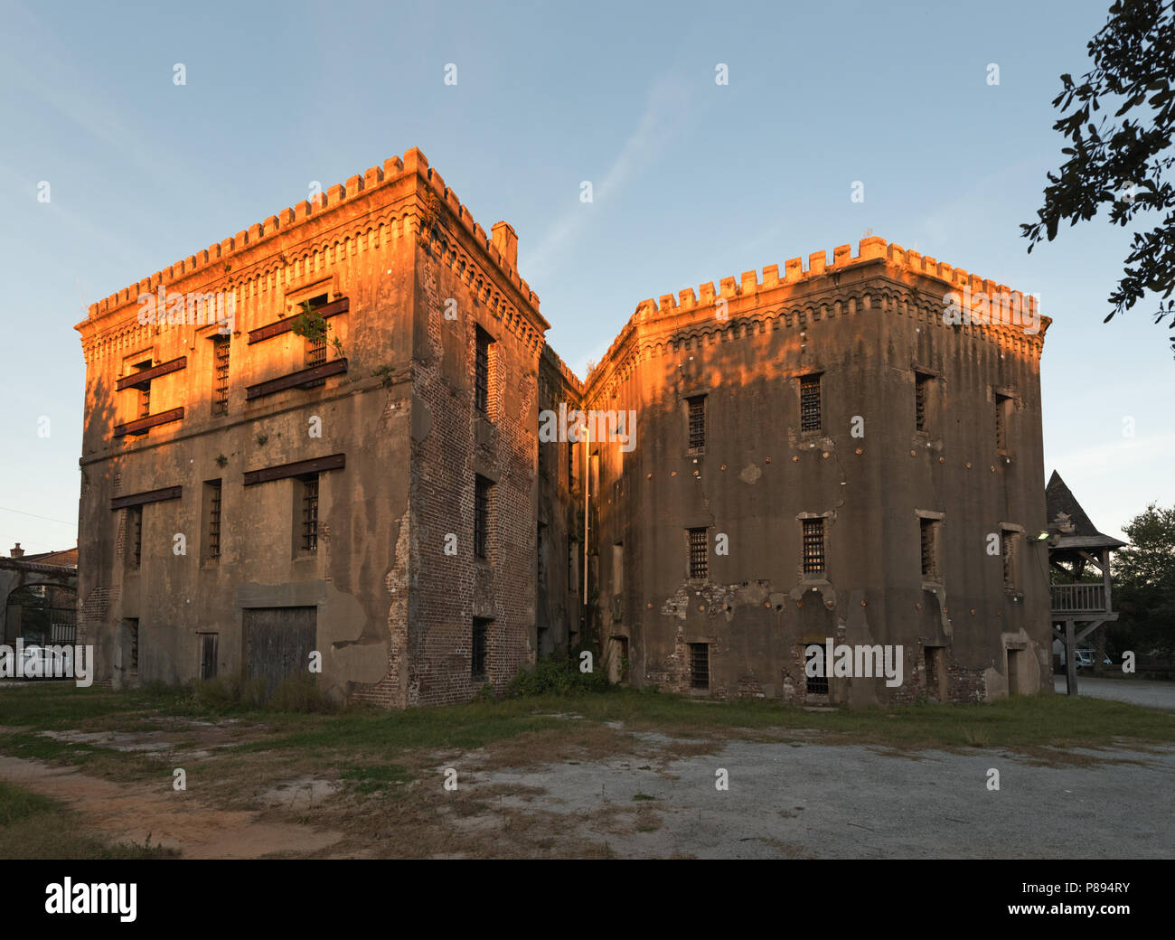Charleston south carolina architecture hi-res stock photography and ...