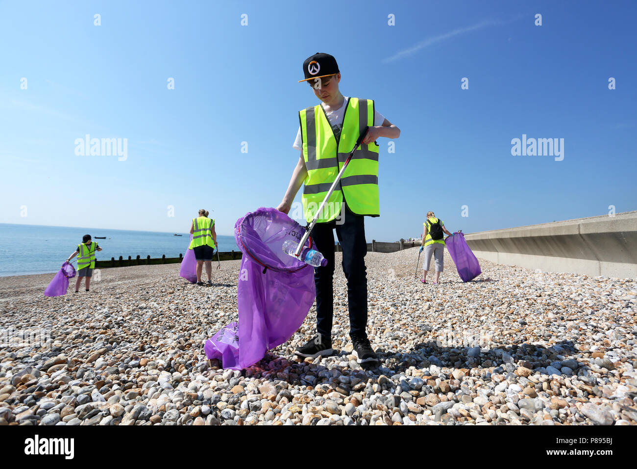 Organised beach clean on Selsey Beach, West Sussex, UK Stock Photo - Alamy