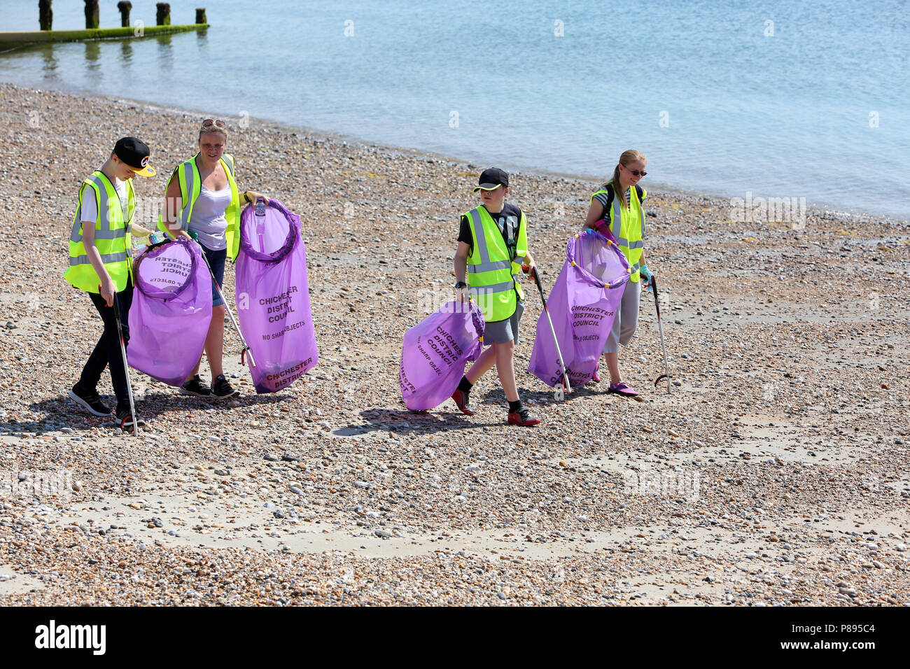Organised beach clean on Selsey Beach, West Sussex, UK Stock Photo - Alamy