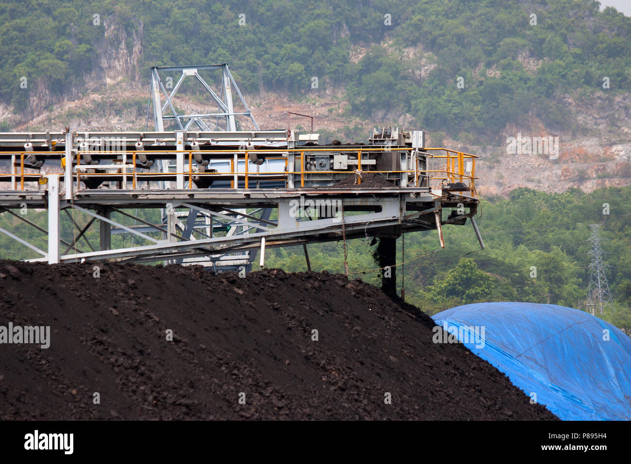 Coal stacker hi-res stock photography and images - Alamy