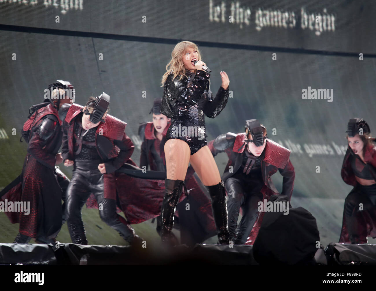 Taylor Swift Performing on her 'Reputation World Tour' at Manchester ...