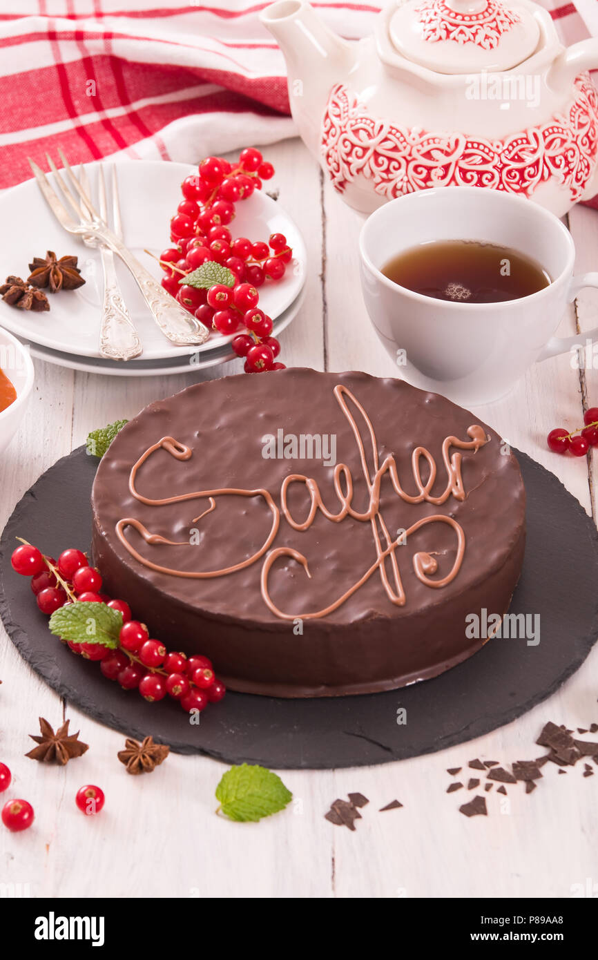 Sacher torte sponge hi-res stock photography and images - Alamy
