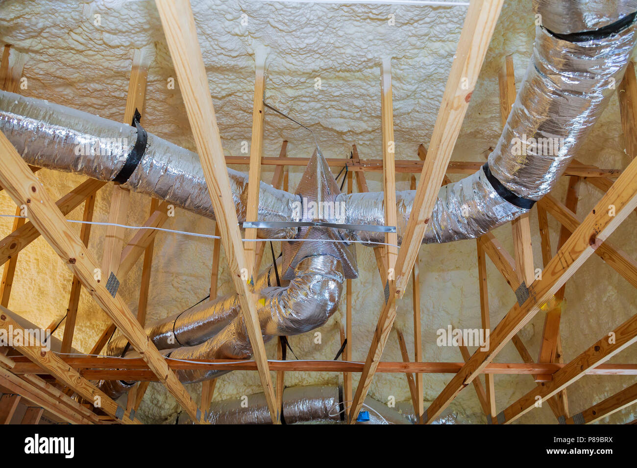 installation of heating system on the roof of the pipe house heating ...