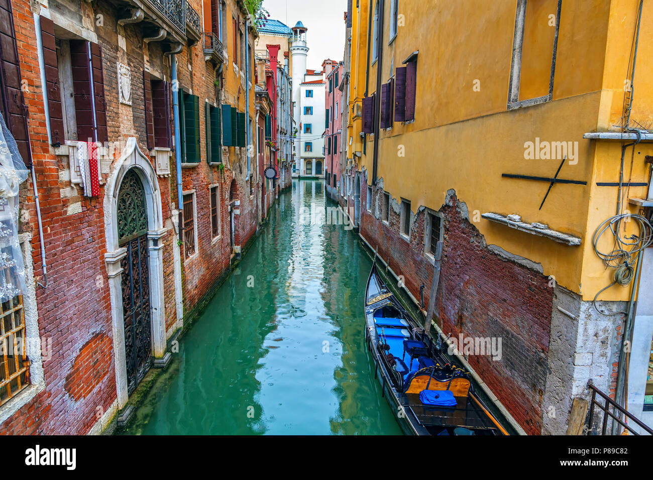 Venice boat street hi-res stock photography and images - Alamy