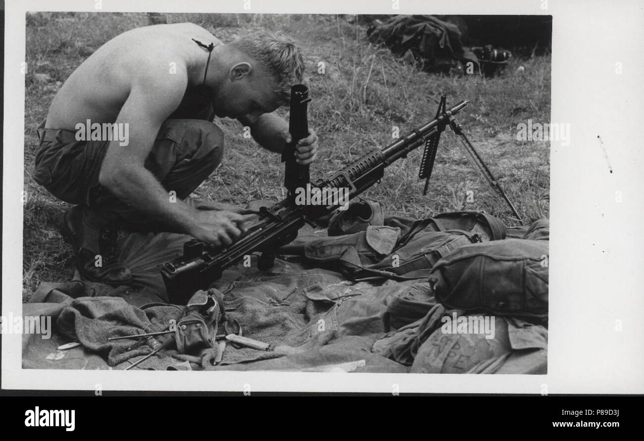 M 60 machine gunner hi-res stock photography and images - Alamy