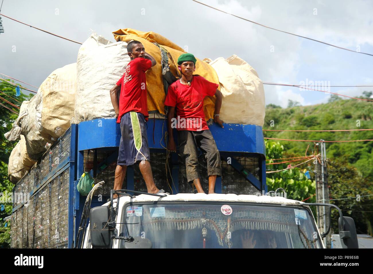 Segregation garbage truck hi-res stock photography and images - Alamy