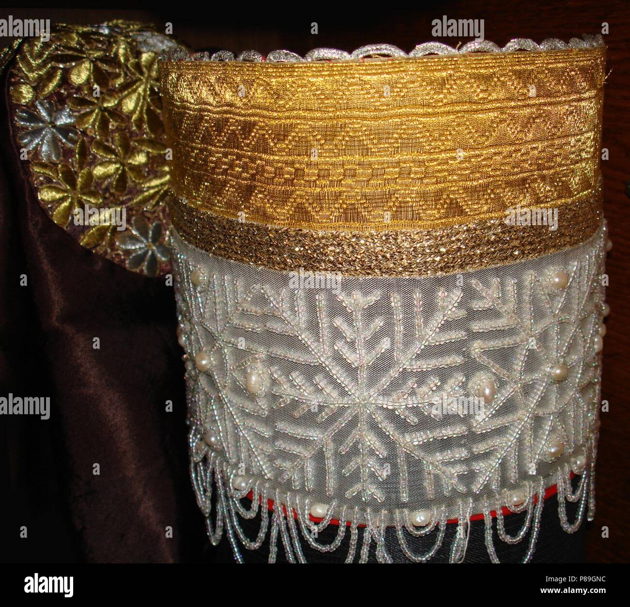 Traditional kokoshnik headdress hi-res stock photography and images - Alamy
