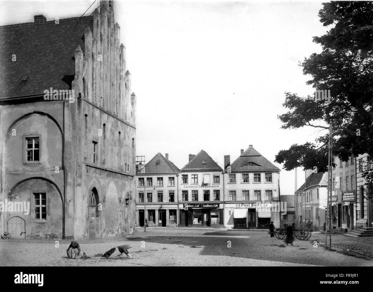 Mit rathaus Black and White Stock Photos & Images - Alamy