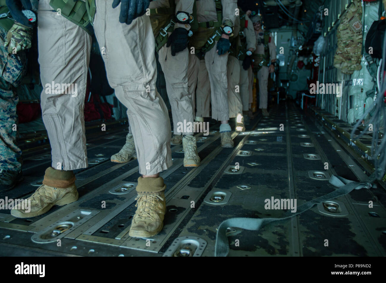 Reconnaissance Marines with the 31st Marine Expeditionary Unit’s Force ...