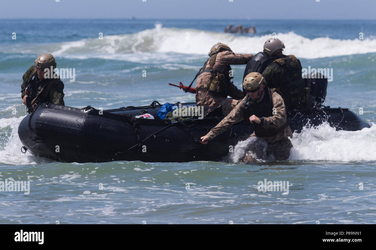 Canadian soldiers with 2nd battalion hi-res stock photography and ...