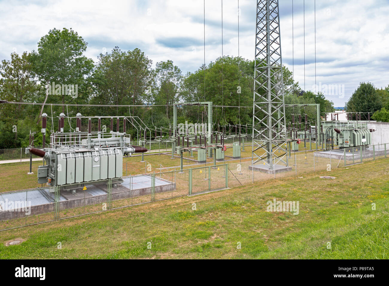 Electrical substation hi-res stock photography and images - Alamy