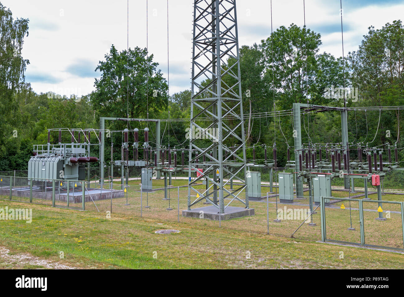 Busbar substation hi-res stock photography and images - Alamy