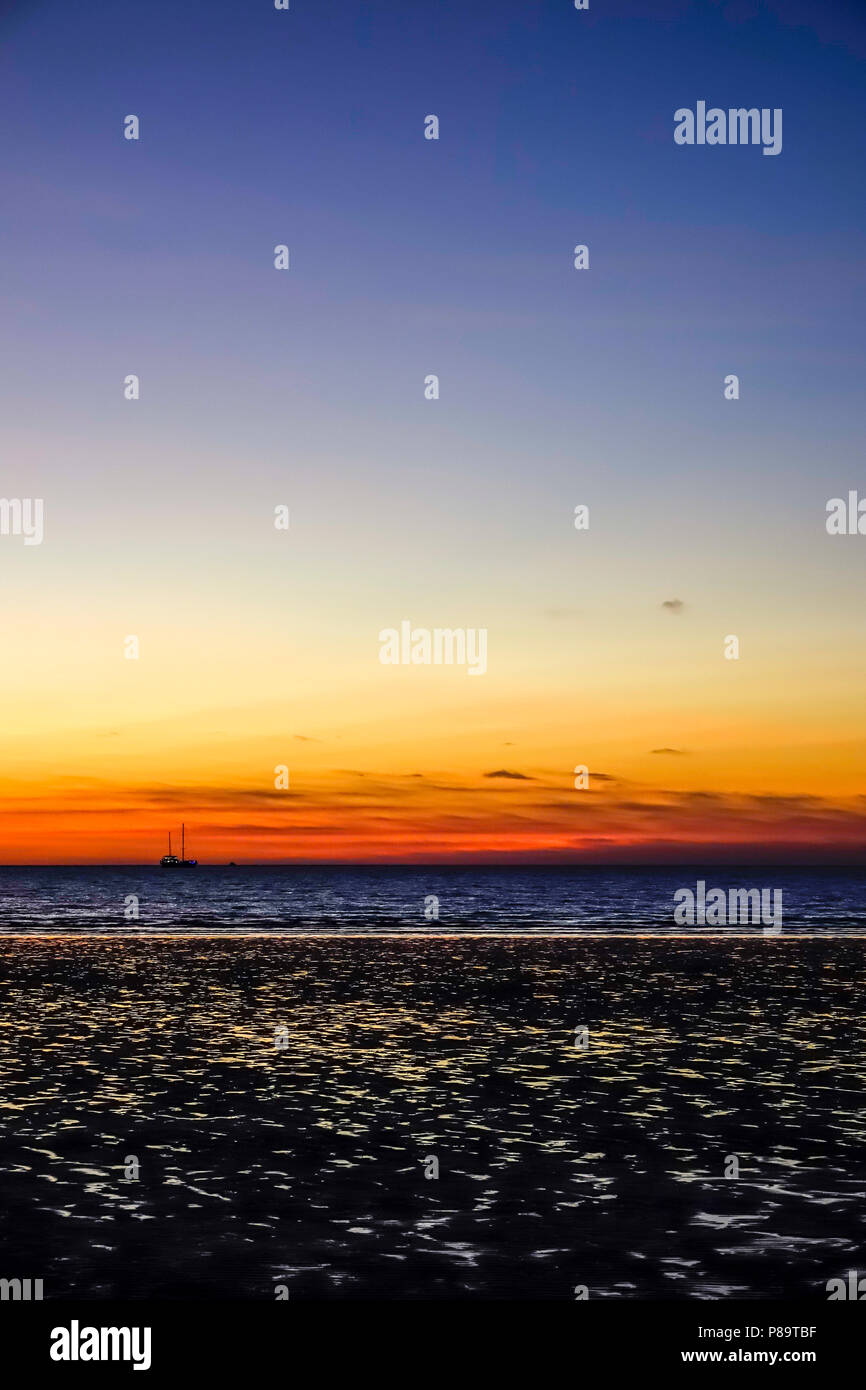 Mindil beach sunset hi-res stock photography and images - Alamy