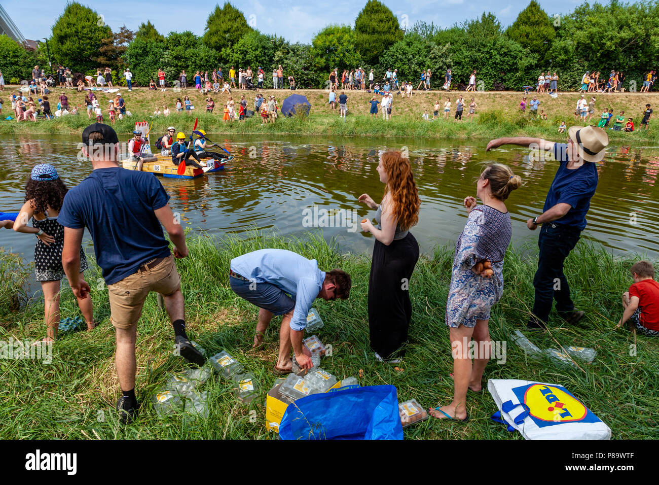 Spectators take part hi-res stock photography and images - Alamy