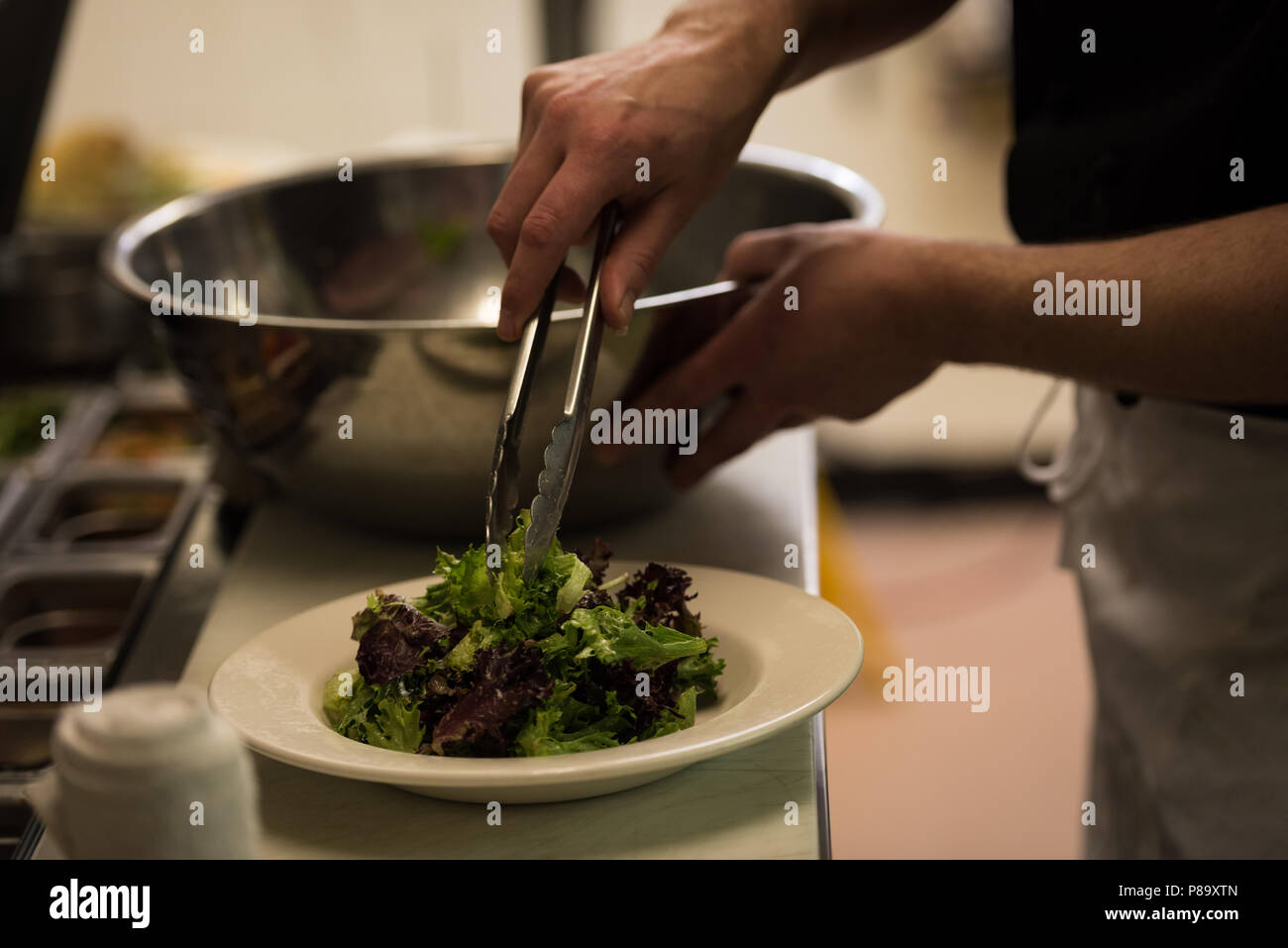 Man serving food kitchen hi-res stock photography and images - Alamy