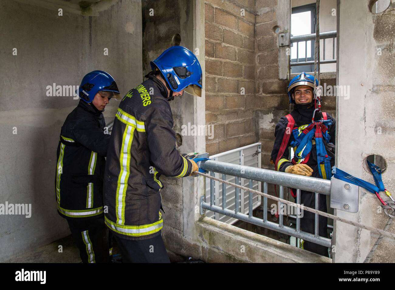 VOLUNTEER FIREFIGHTERS TRAINING Stock Photo - Alamy