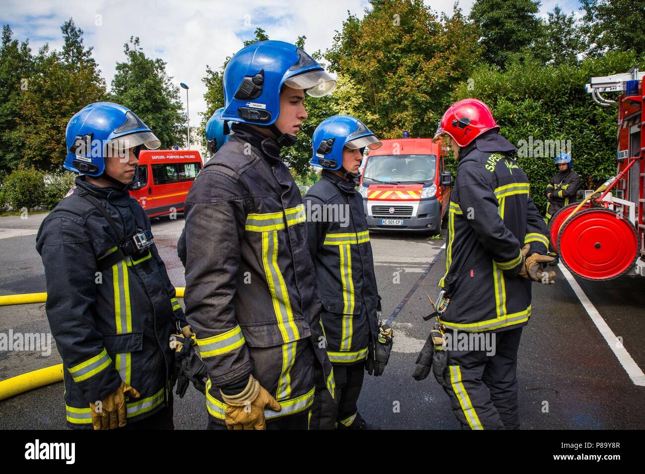 VOLUNTEER FIREFIGHTERS TRAINING Stock Photo - Alamy