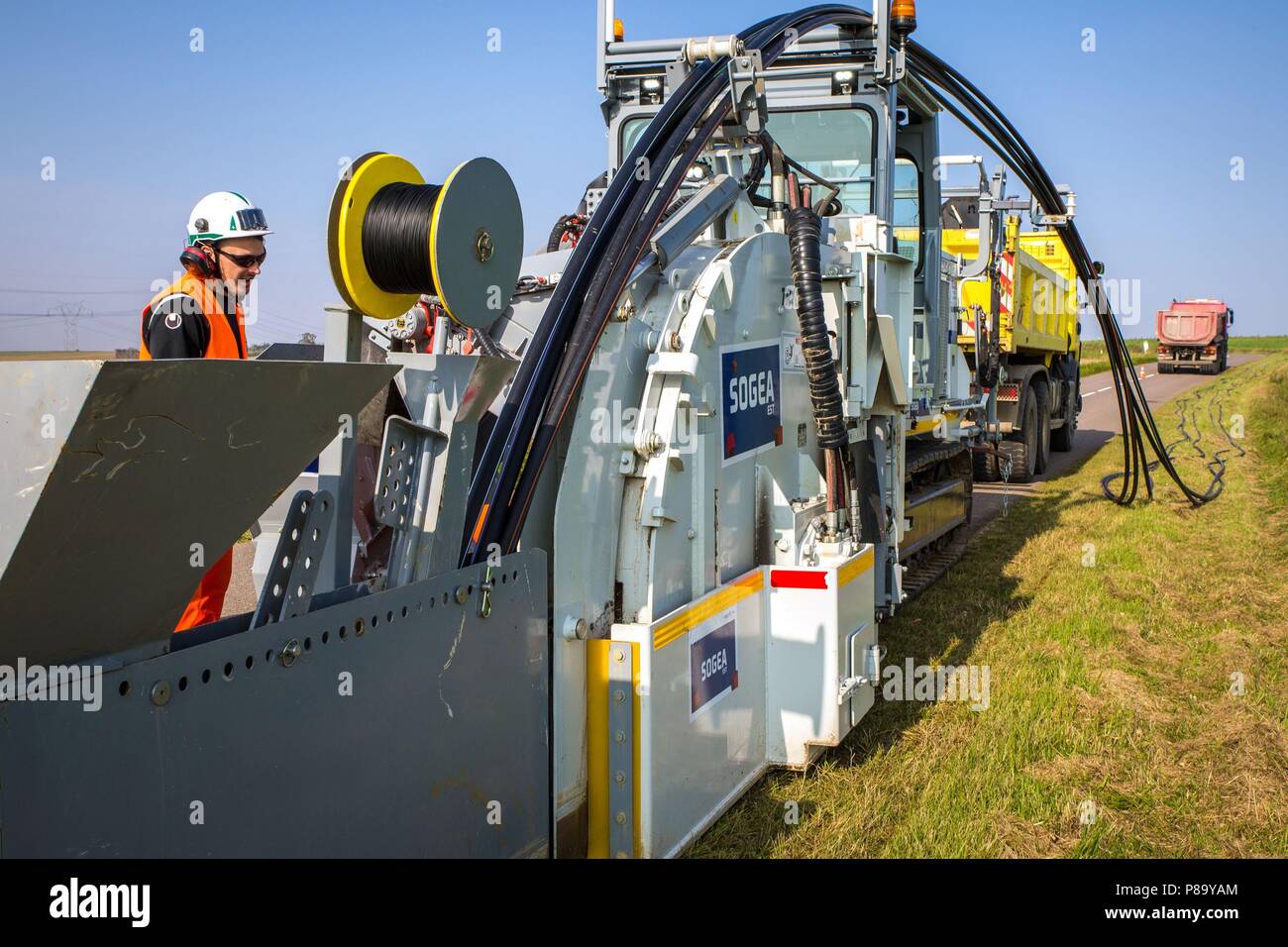 Fiber installation hi-res stock photography and images - Alamy