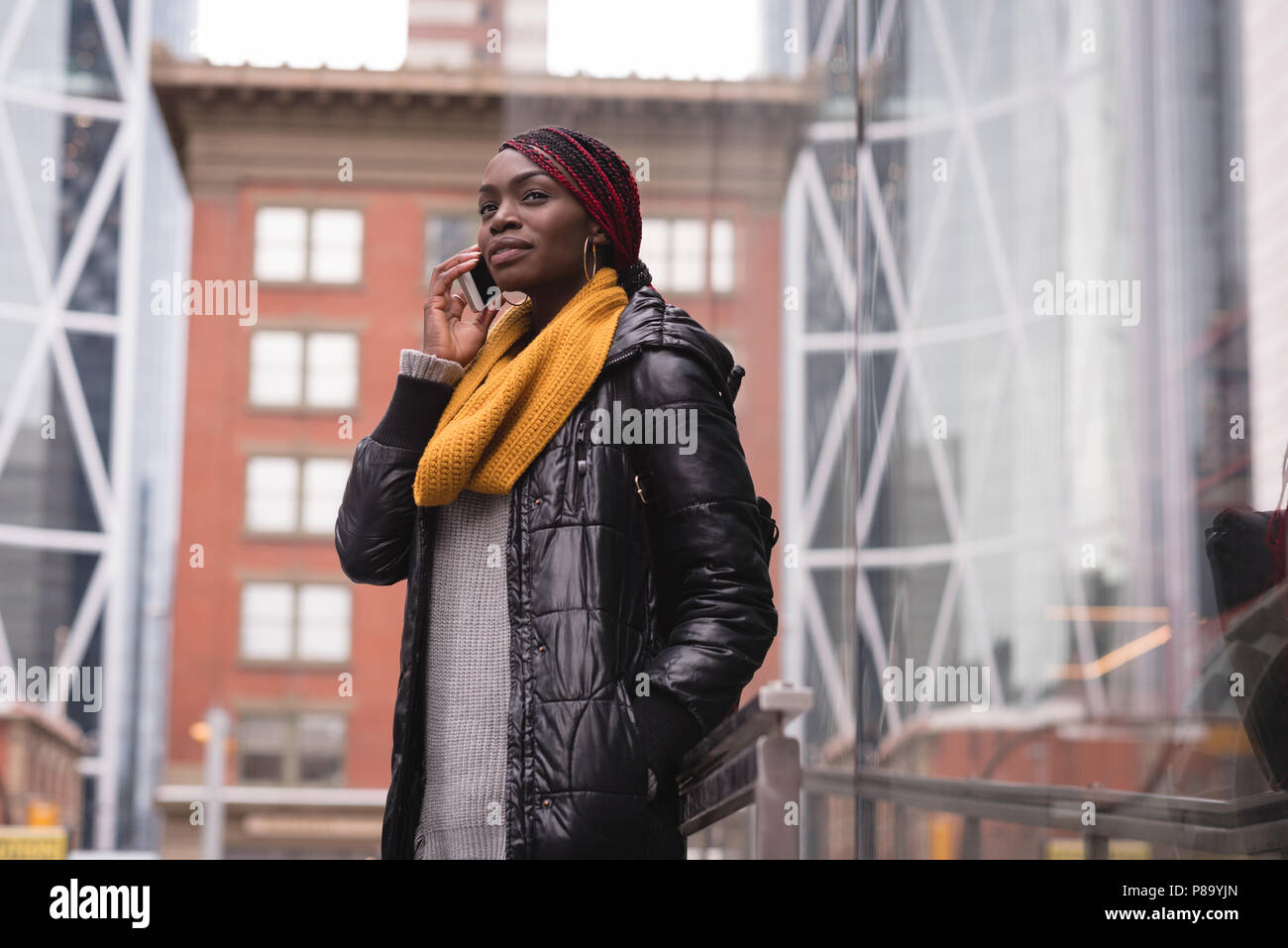 Relaxed young black woman talking hi-res stock photography and images ...