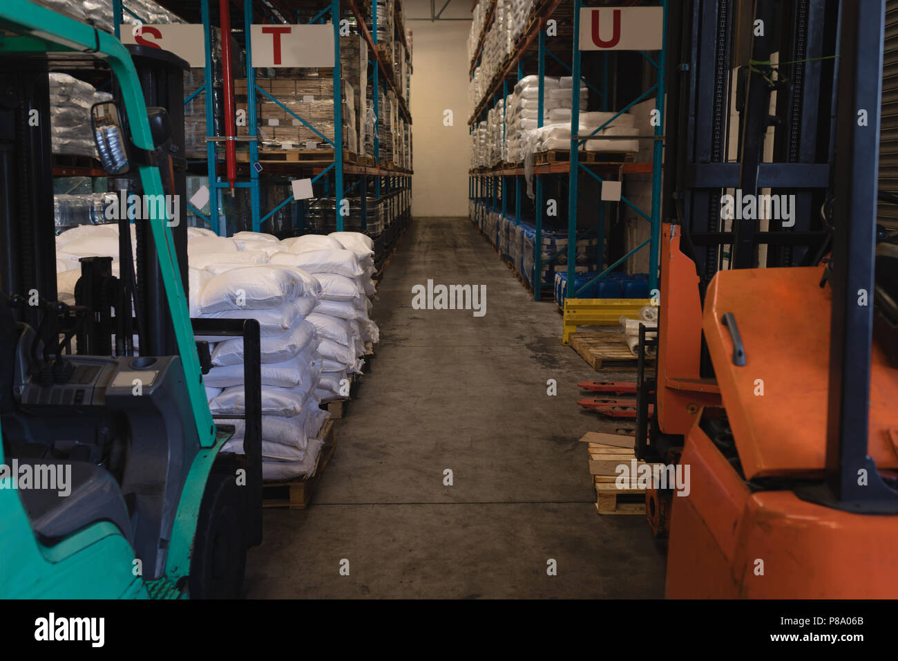 Rack warehouse hi-res stock photography and images - Alamy