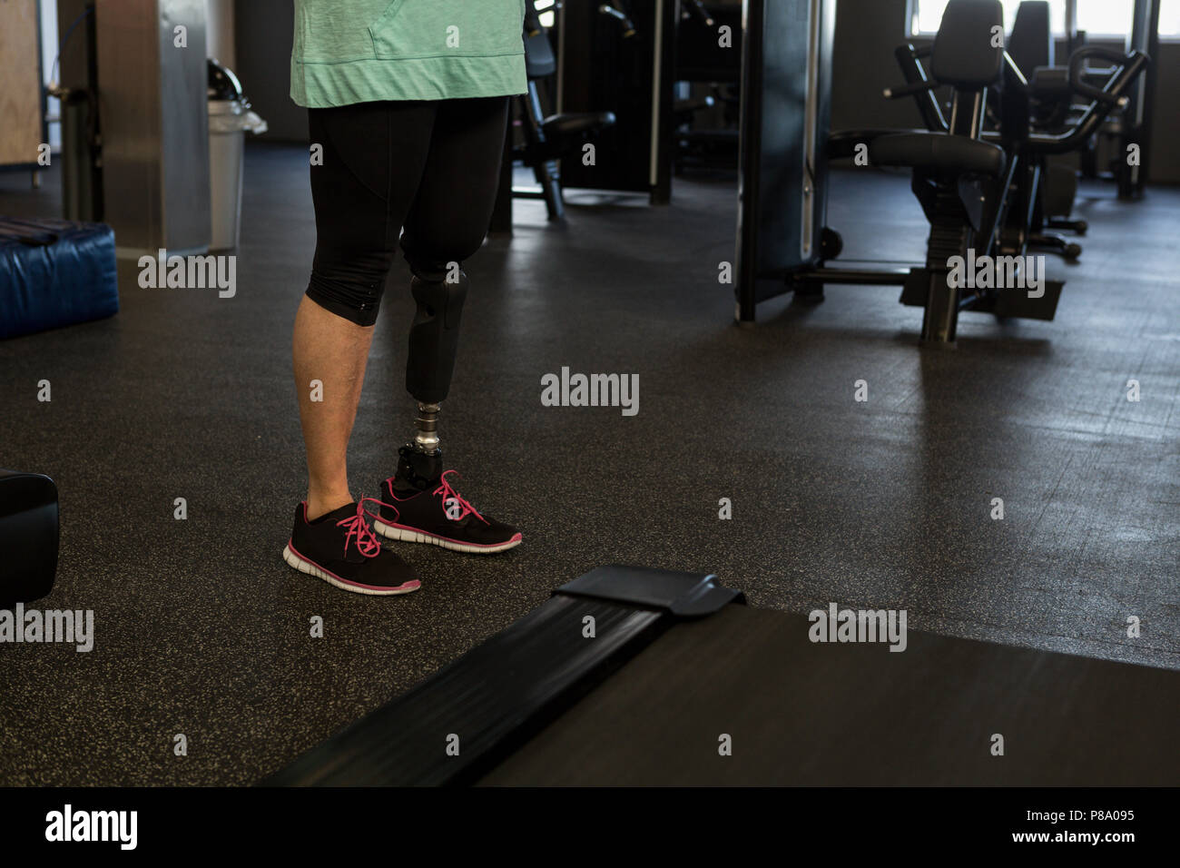 Woman in prosthetic leg at gym Stock Photo - Alamy