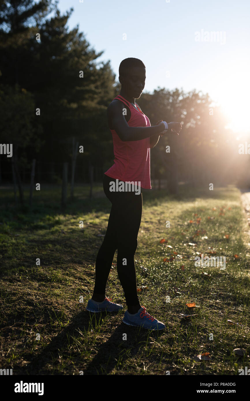 Female athlete checking her smartwatch Stock Photo - Alamy