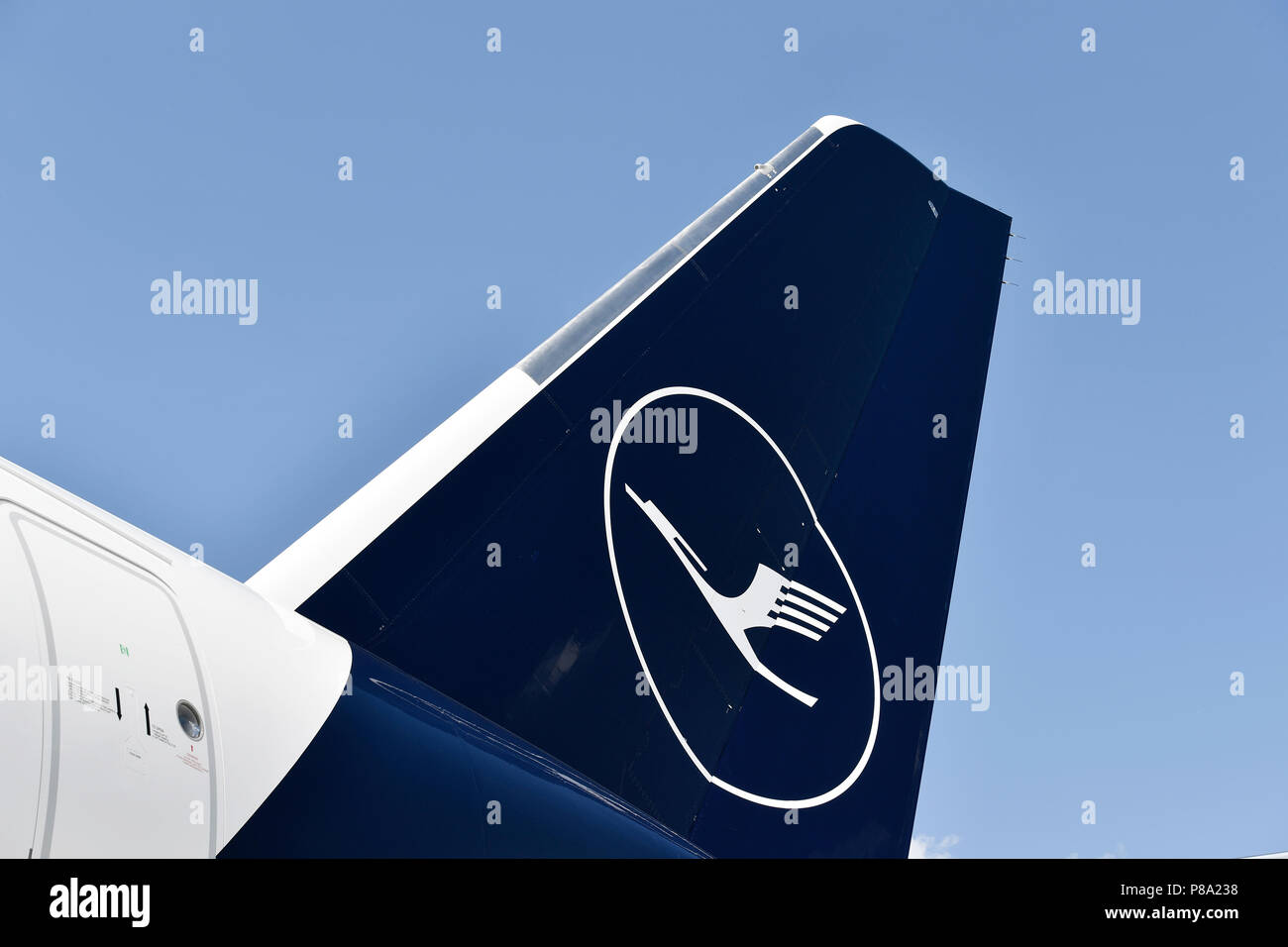 Tail unit, rudder, new Lufthansa design, new Livery, Lufthansa, Airbus ...