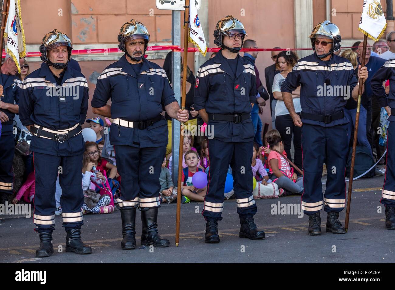 French firefighter helmet hi-res stock photography and images - Alamy