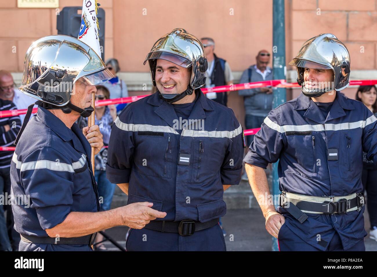 French firefighter helmet hi-res stock photography and images - Alamy