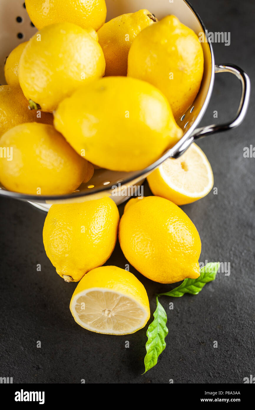Lemons leaves hi-res stock photography and images - Alamy