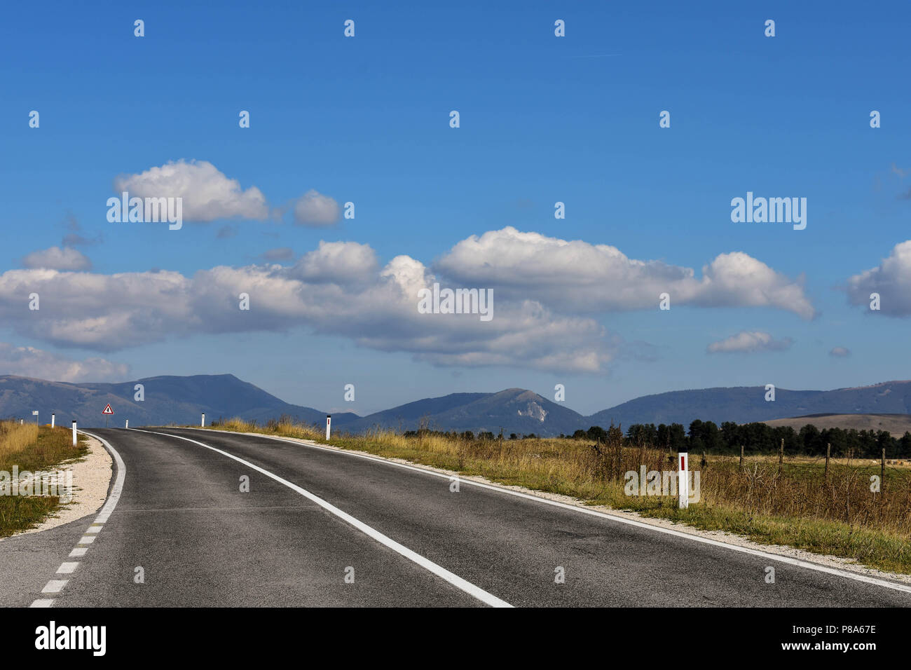 Cloudy open road hi-res stock photography and images - Alamy