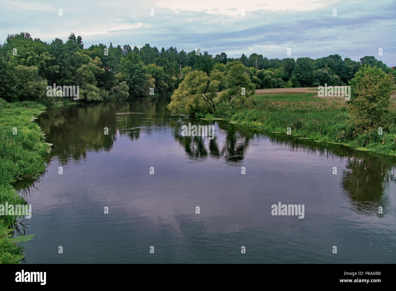 Dividing pathway hi-res stock photography and images - Alamy