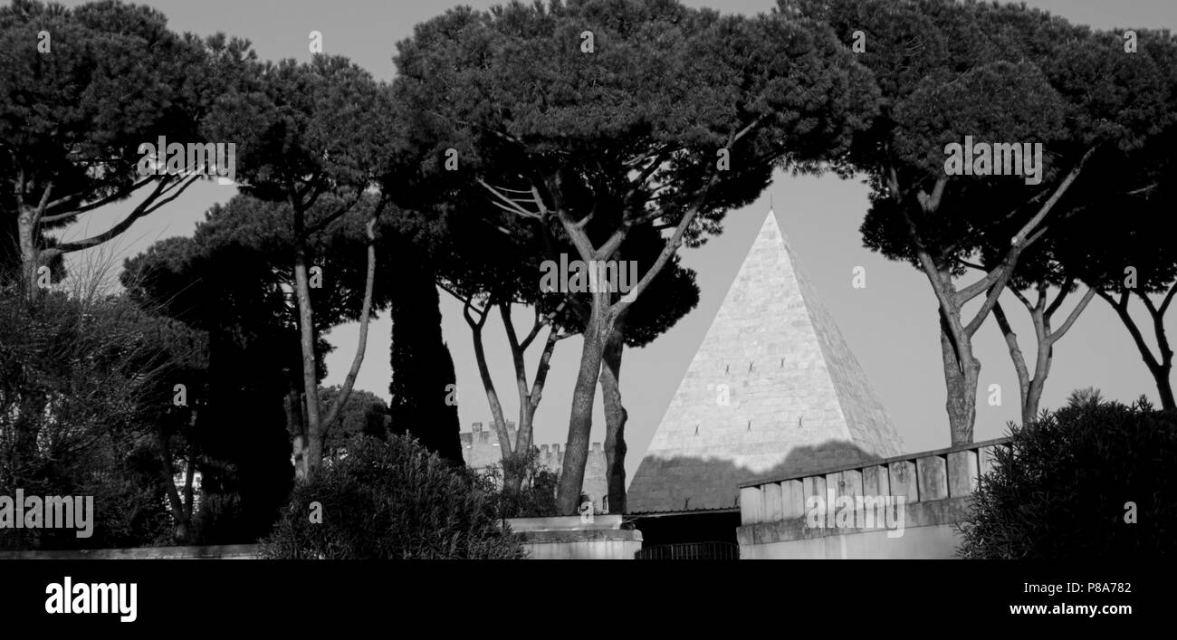 Pyramid tomb Black and White Stock Photos & Images - Alamy