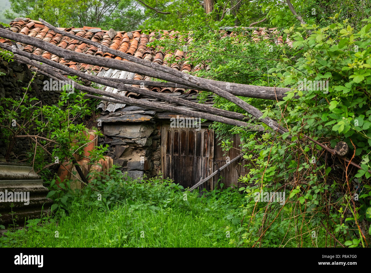 Old farm buildings hi-res stock photography and images - Alamy