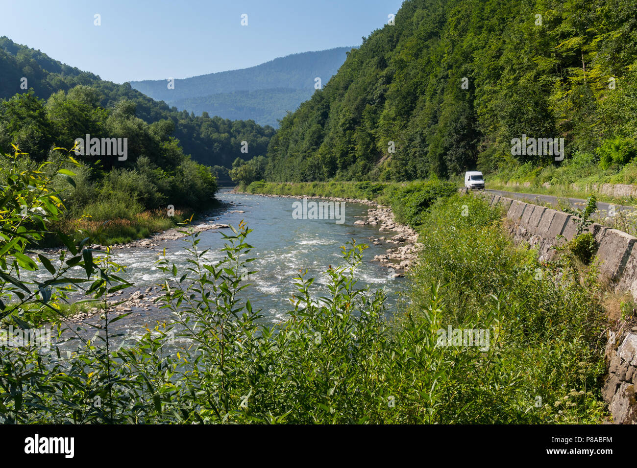 Winding road with mountain backdrop hi-res stock photography and images ...