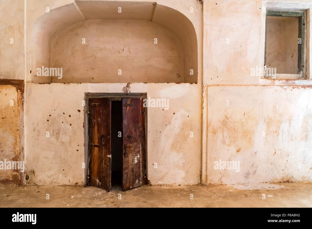 Old door in Amber or Amer fort in Jaipur, India Stock Photo - Alamy