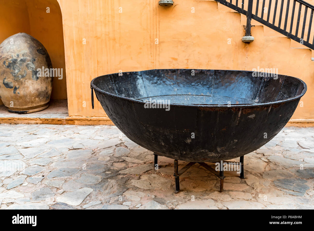 Old cauldron in Amber fort in Jaipur, India Stock Photo - Alamy