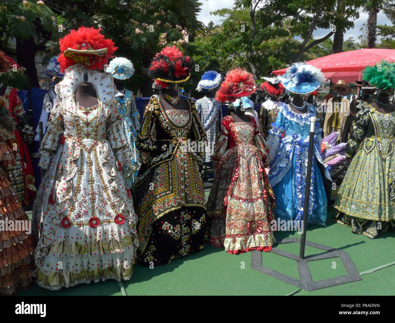 Medieval costumes hi-res stock photography and images - Alamy