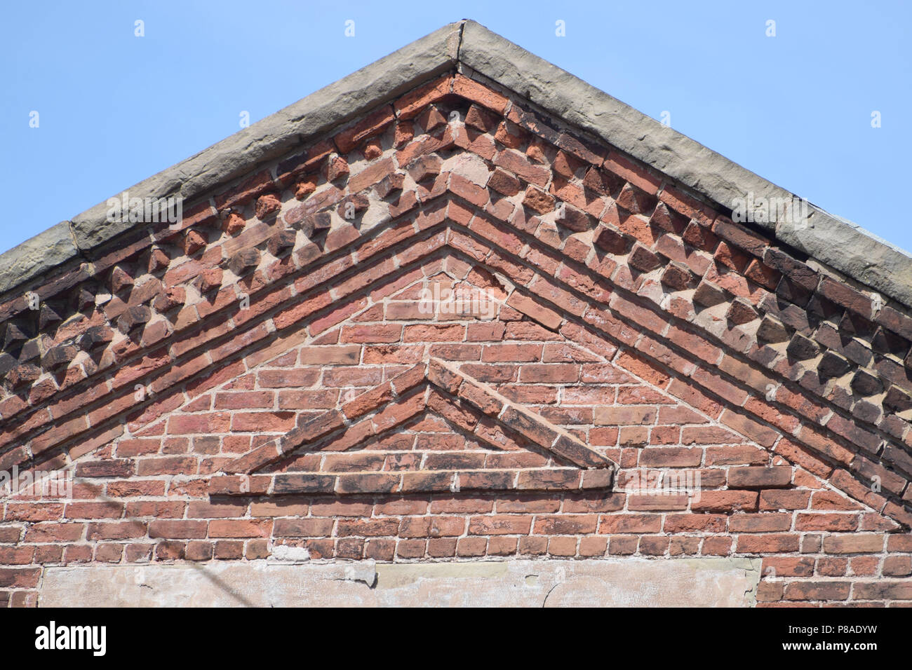 Architecture triangle hi-res stock photography and images - Alamy