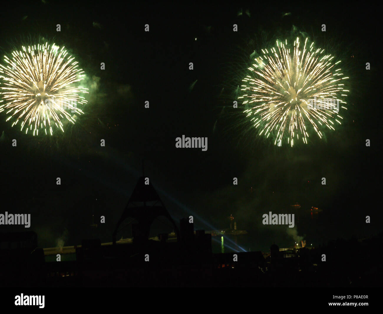 Exploded fireworks hi-res stock photography and images - Alamy