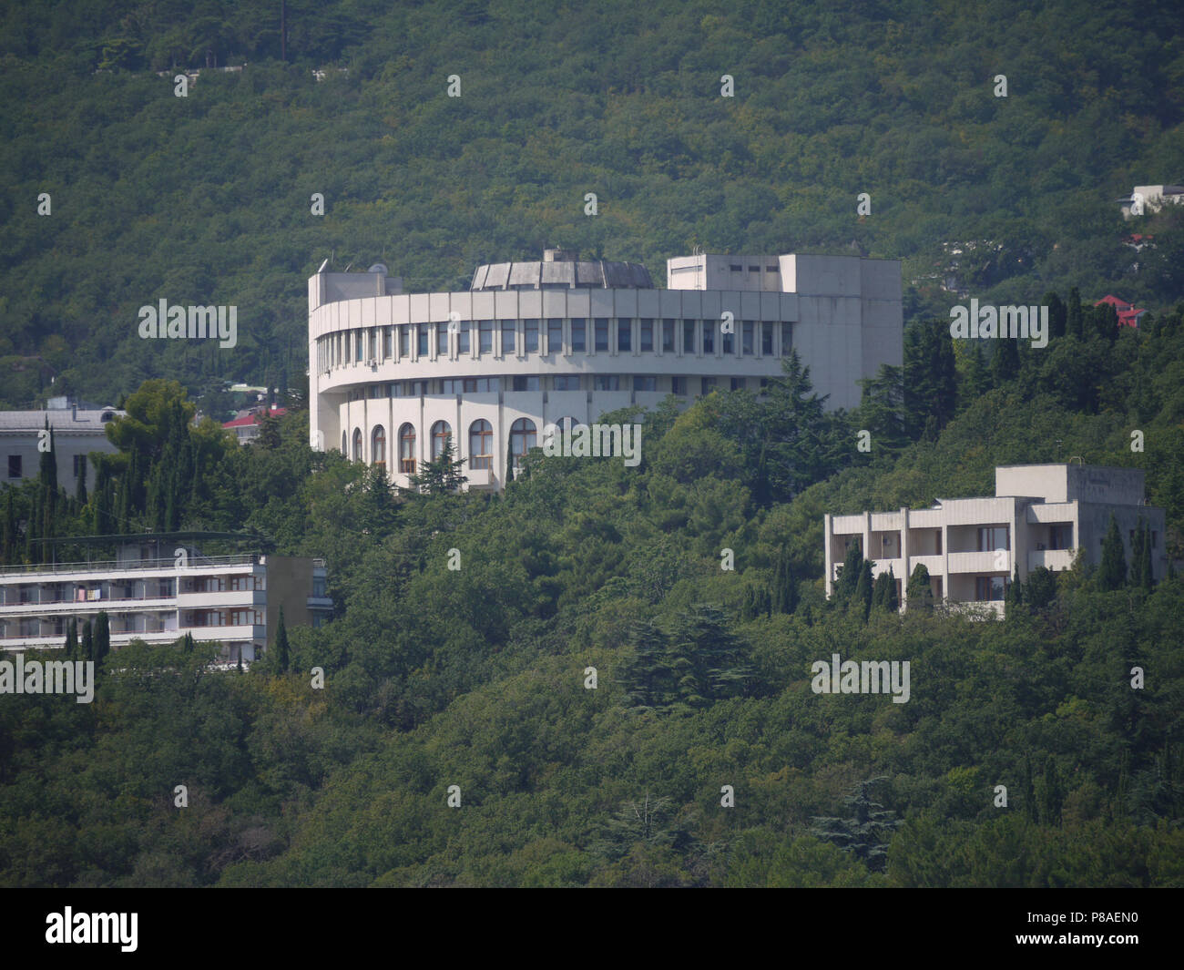 Semi circular building hi-res stock photography and images - Alamy