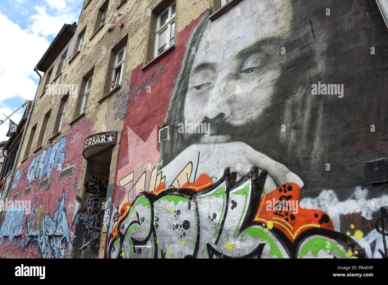 Graffiti on derelict building hi-res stock photography and images - Alamy